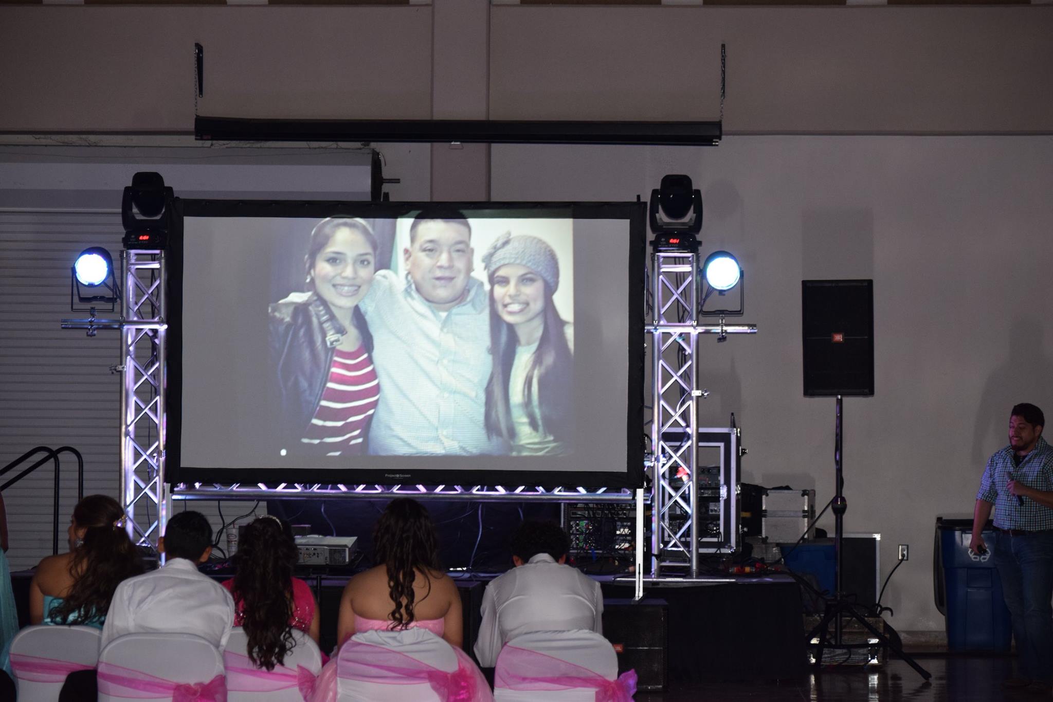 Projection screen – Multi-Mixxez Mobile DJ